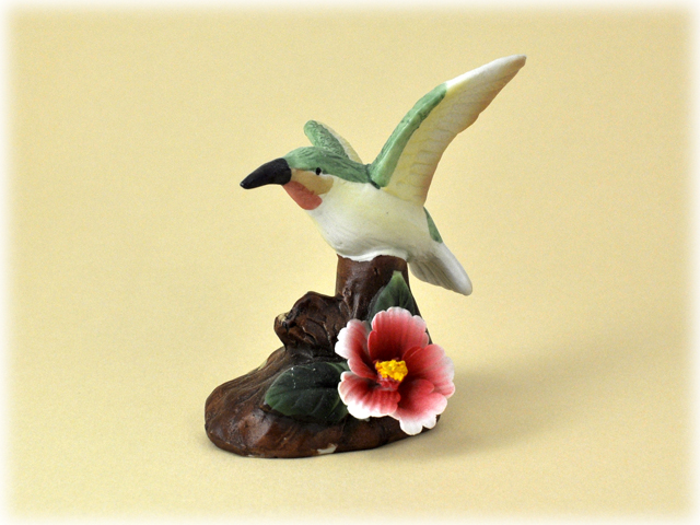 Porzellan Blume mit rot-weißer Blüte und Kolibri | Porzellanblumen ...